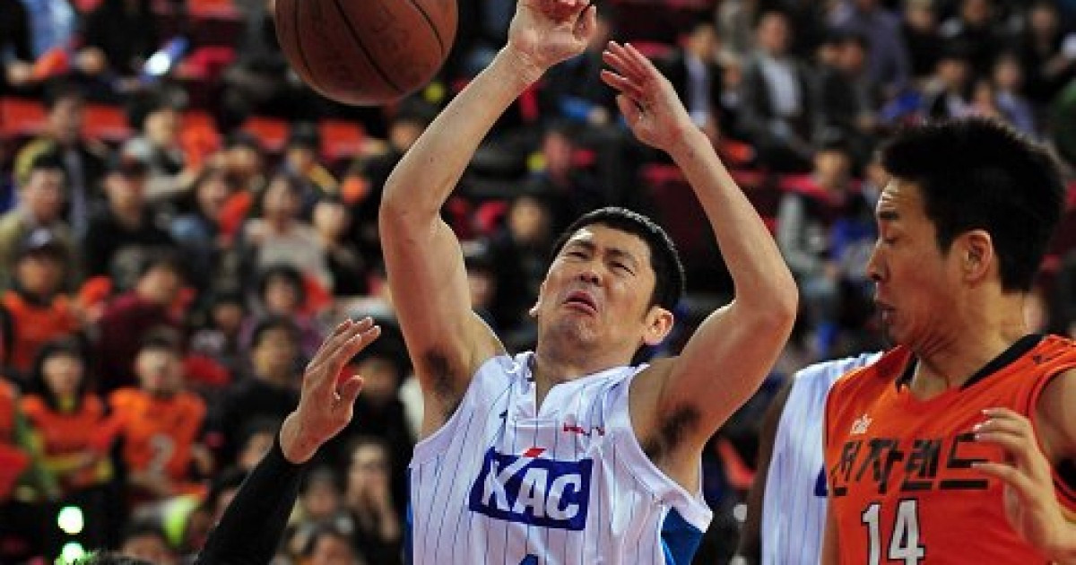 추승균 앞세운 KCC, PO 전자랜드 꺾고 승부 원점