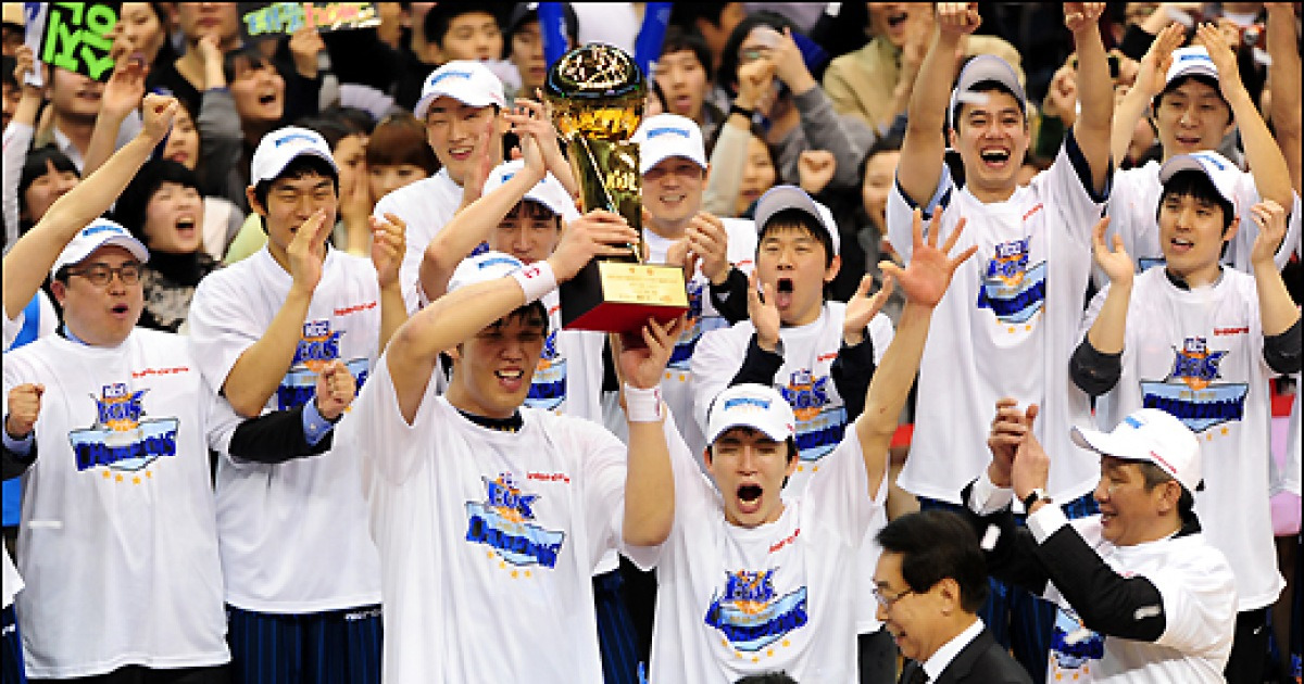 [MD포토] 전주 KCC, '우승의 짜릿한 맛!'