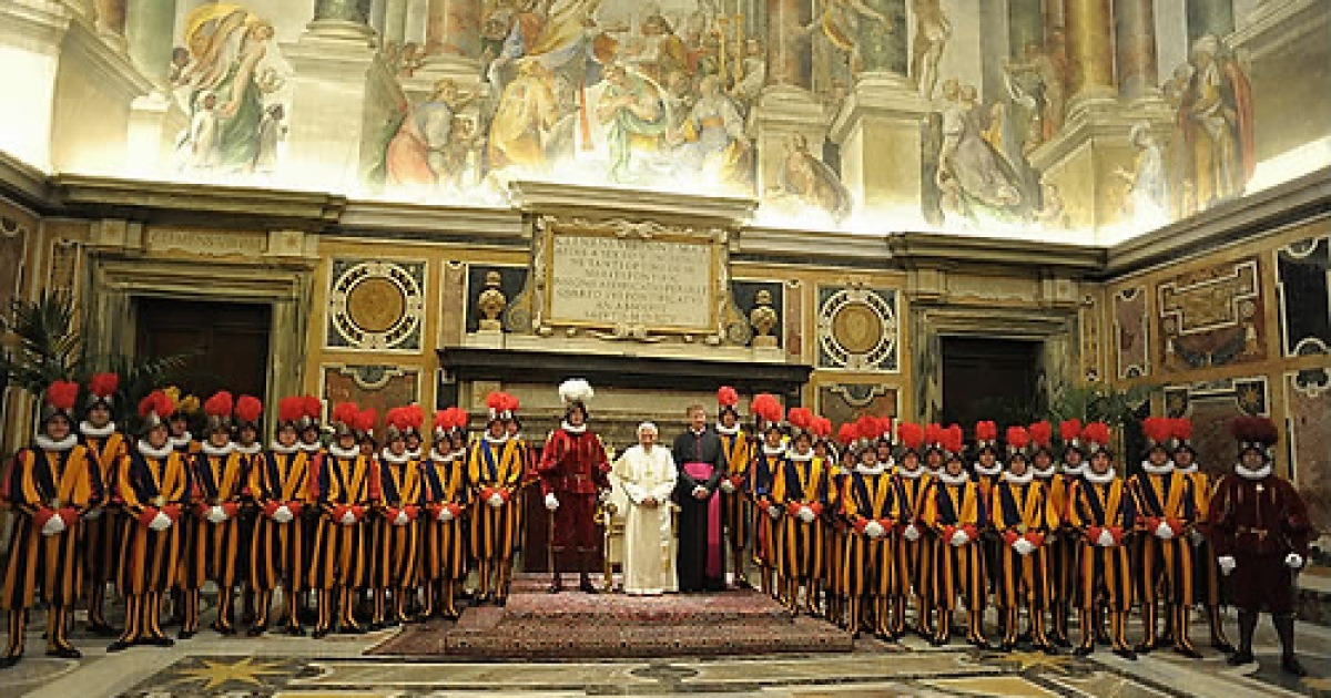 VATICAN POPE SWISS GUARDS