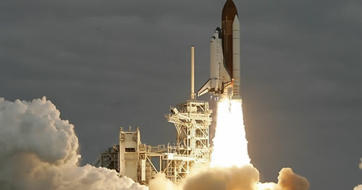 USA SHUTTLE ENDEAVOUR LAUNCH