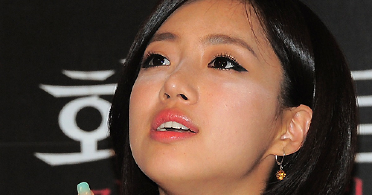 [사진]함은정, '파우더가 얼굴에 그대로'