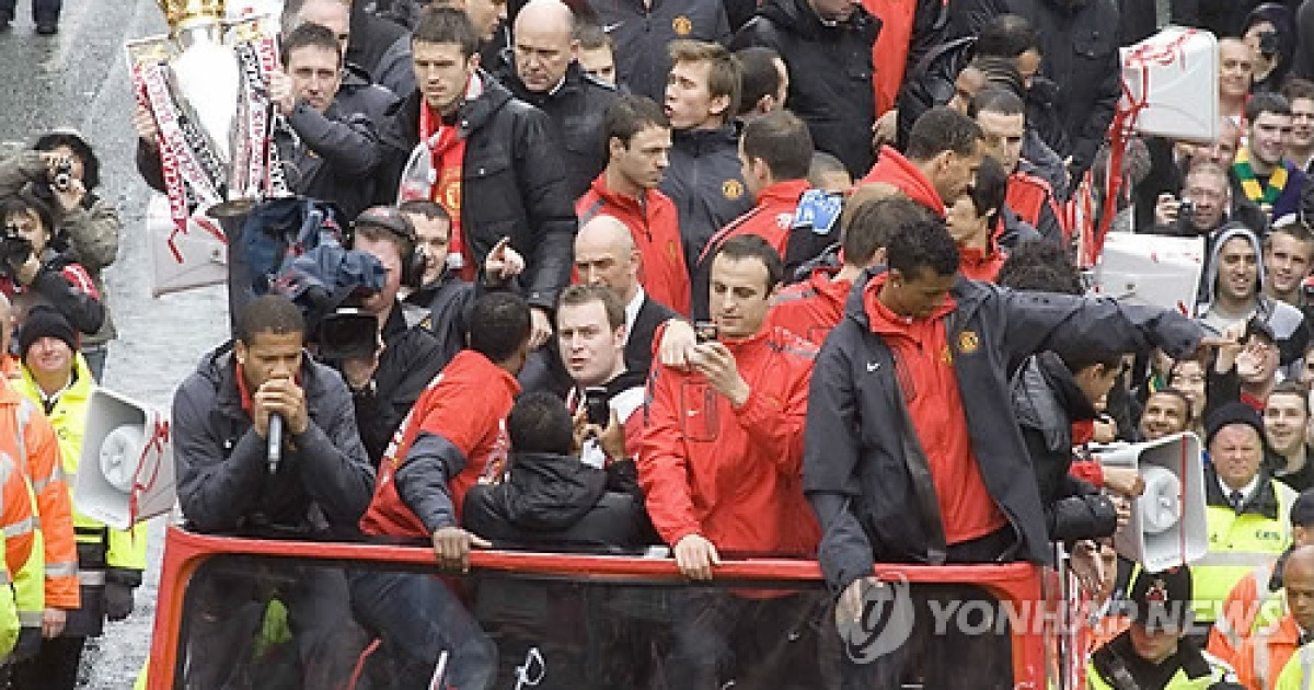 BRITAIN PREMIERSHIP LEAGUE TROPHY PARADE