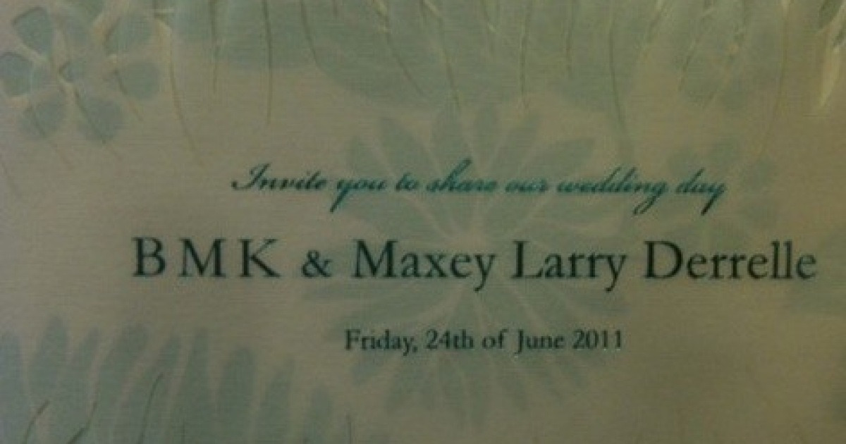 결혼 앞둔 BMK, 영문의 '럭셔리+소프트' 청첩장 공개