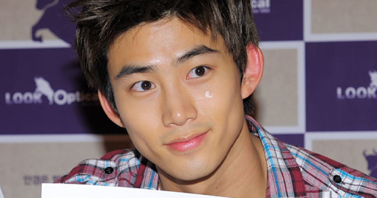 [TD포토] 2PM 택연 '짐승돌의 사인'