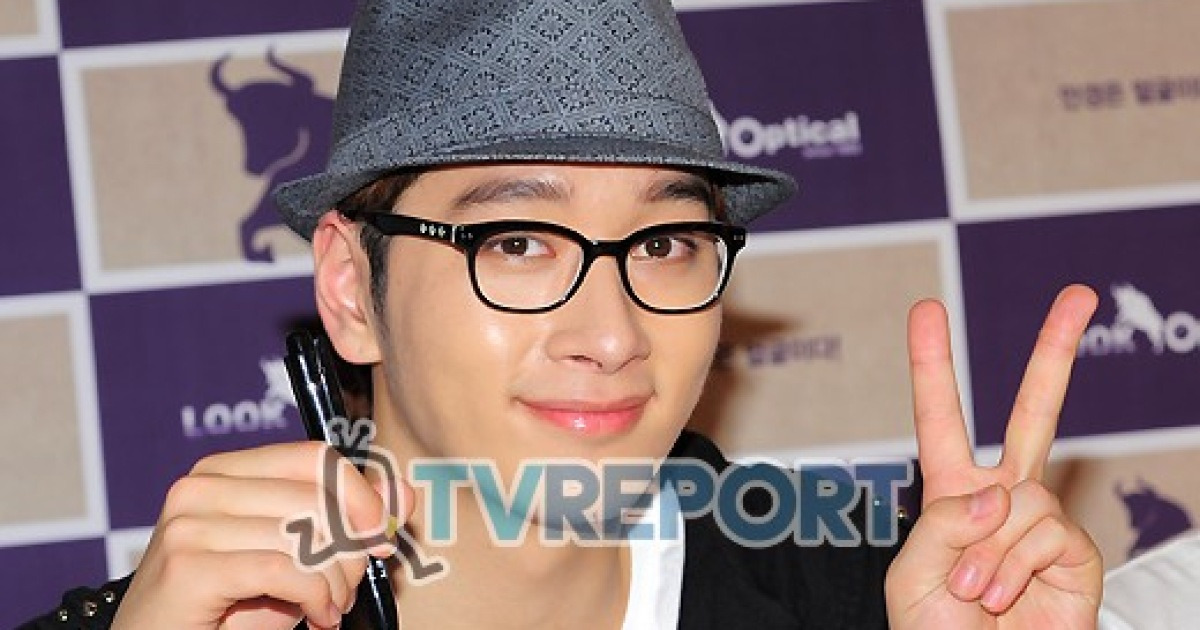 [T포토] 2PM 찬성 '깜찍한 브이'