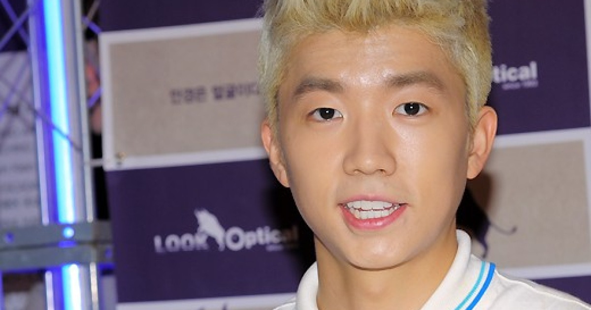 [T포토] 2PM 우영 '제 사인 어때요?'