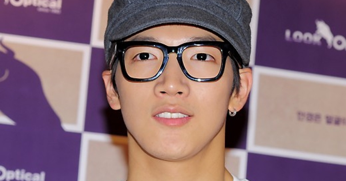 [T포토] 2PM 준수 '반가운 손인사'