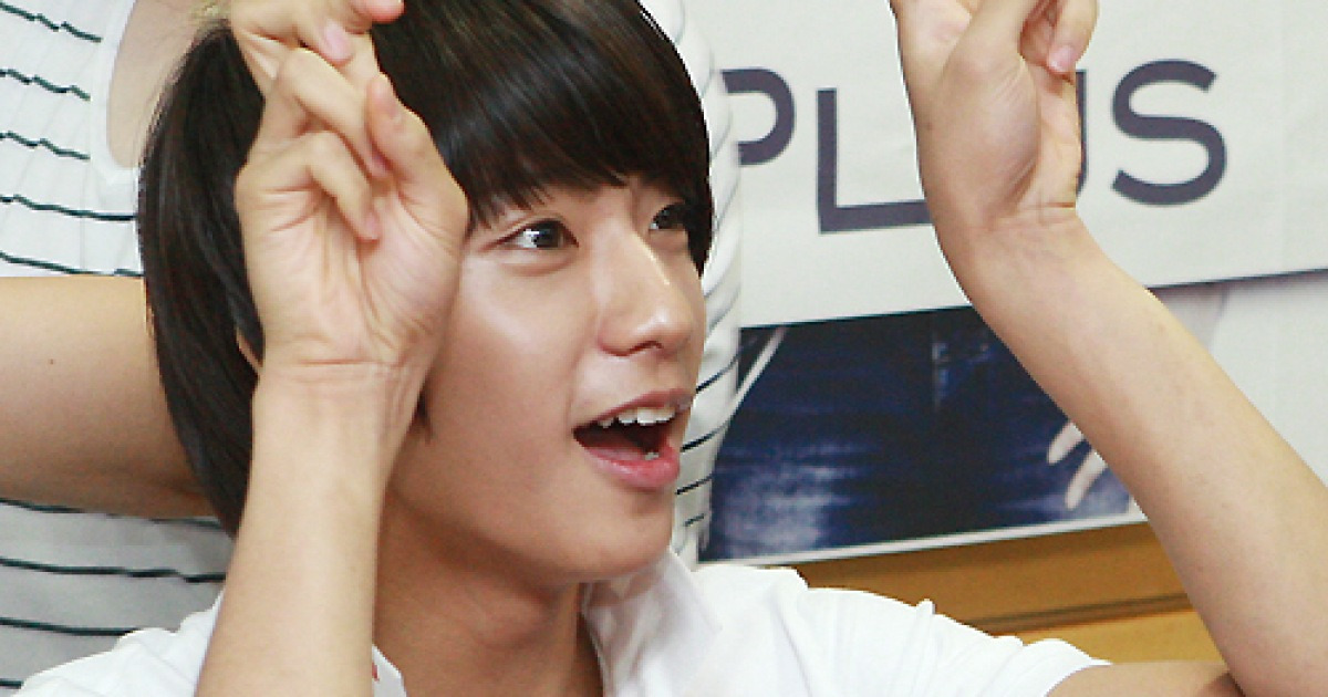 [포토엔]B1A4 공찬 '깜찍한 애교, 국민 남동생 매력발산'