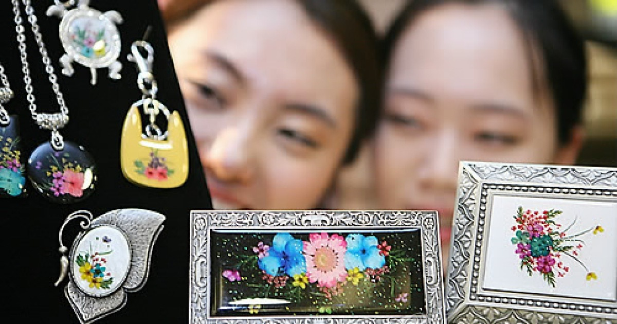 야생화를 품은 전통 수공예