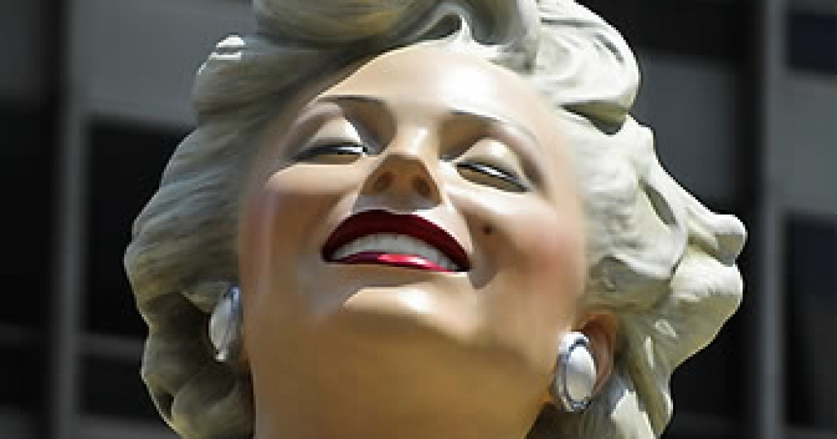 USA MARILYN MONROE STATUE