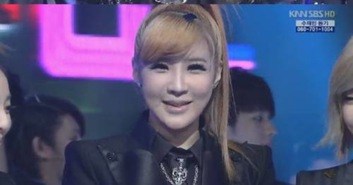 '인기가요' 2NE1 1위, '모두 비켜!'..트리플크라운 달성할까?