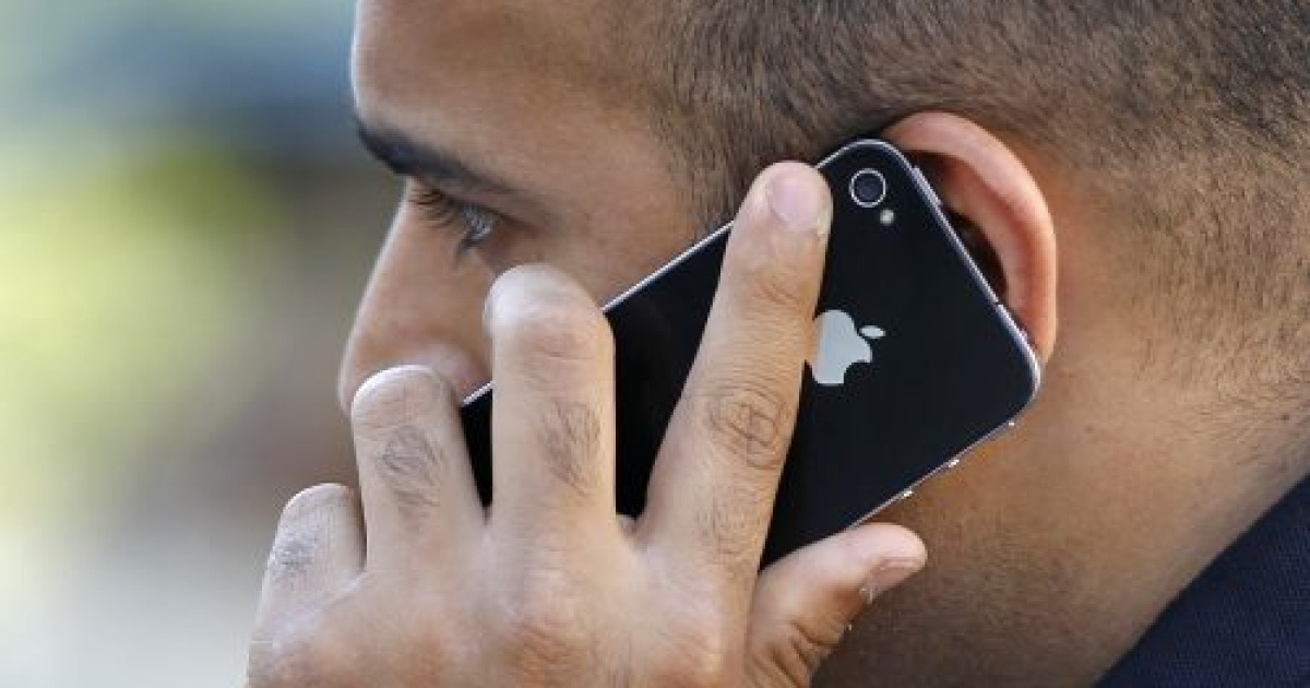 Who should win in the People vs. Apple?