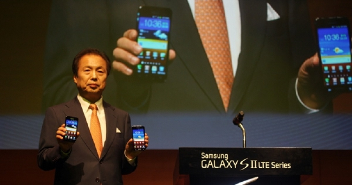 갤럭시S2 LTE 및 갤럭시S2 HD LTE 선보이는 신종균 사장 [포토엔]