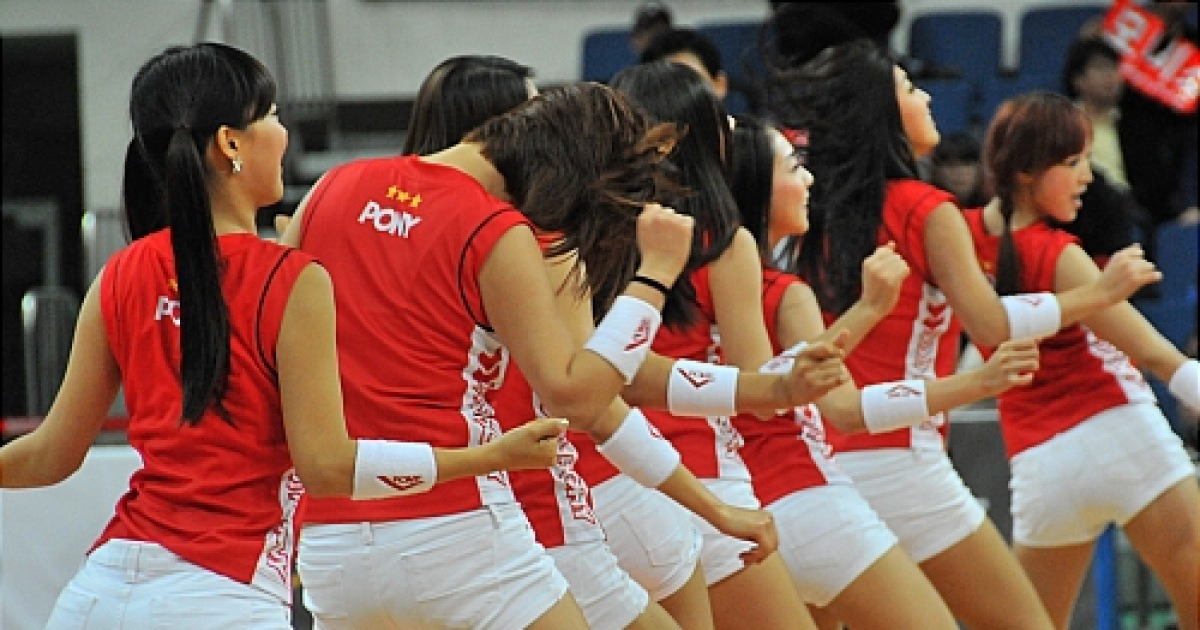 치어리더의 신나는 엉덩이춤~