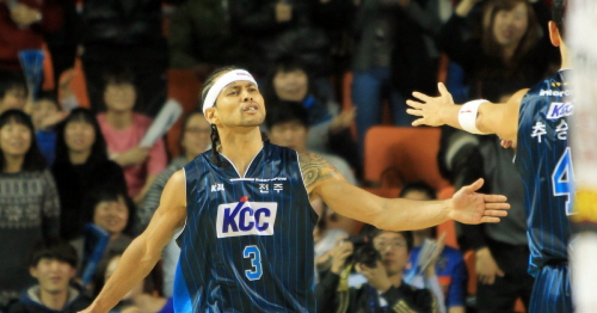 '전태풍 천금 스틸' KCC, LG에 신승