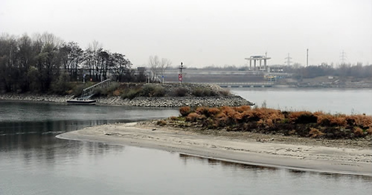 AUSTRIA WEATHER DANUBE LOW WATER LEVEL