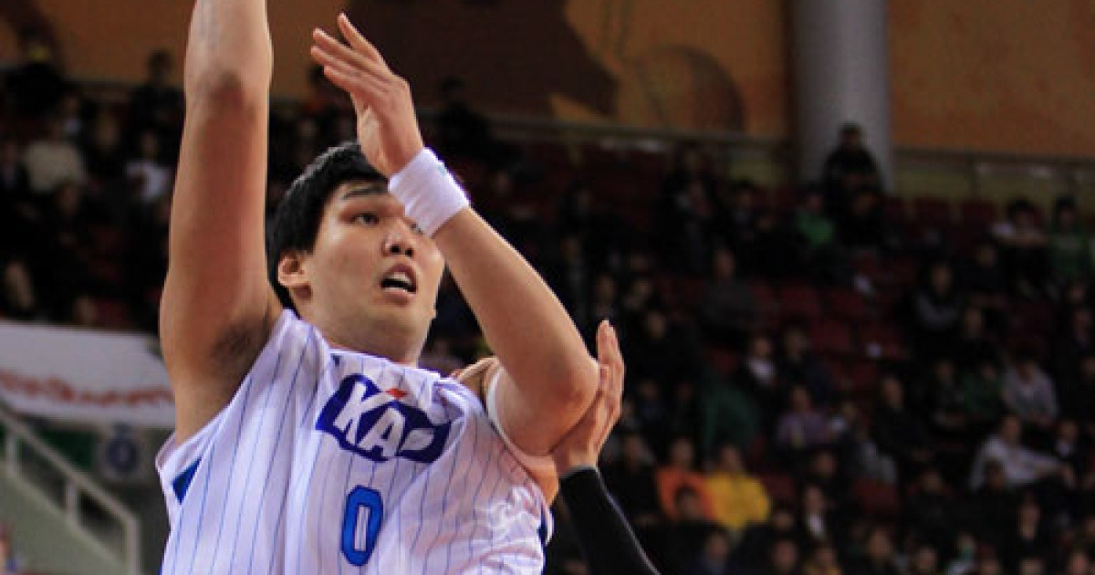 '하승진 33점' KCC, KGC에게 승리