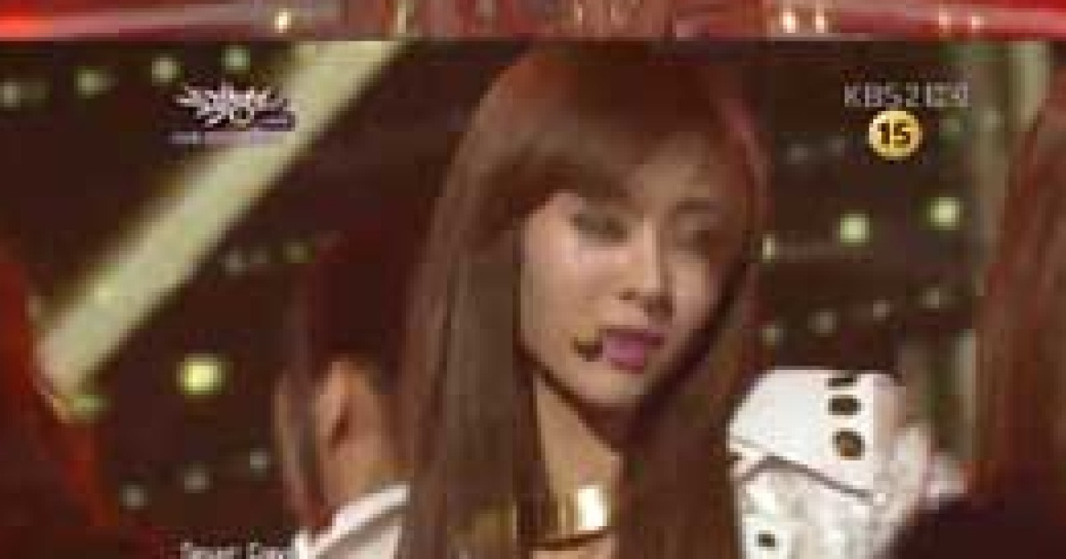 '뮤직뱅크' 지나, 섹시발랄 미녀스파이 변신 'Top Girl+Black&White'