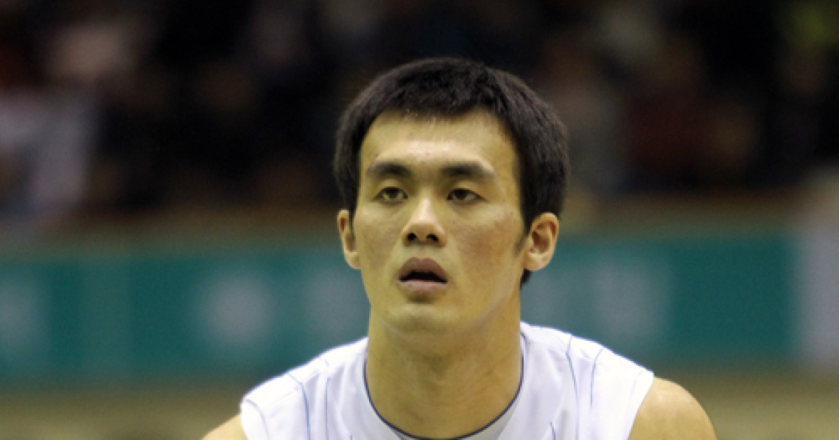 '김태홍 20점' KCC, KT전 시즌 첫 승..공동 3위 도약