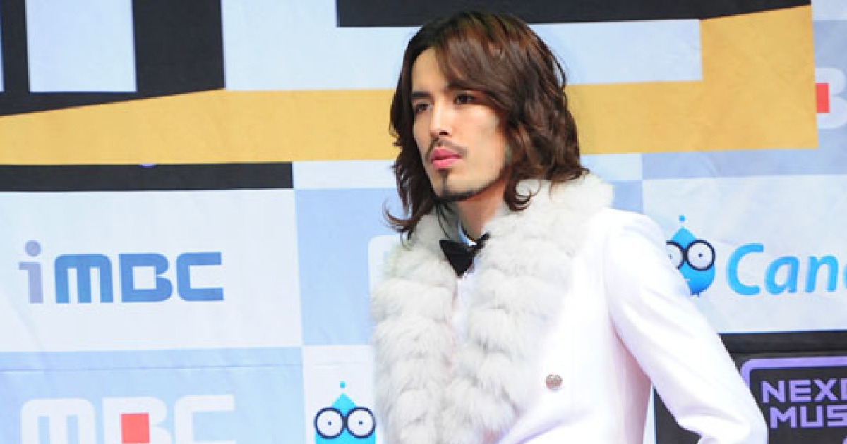 [TD포토]'MBC 가요대제전' 노라조 이혁, '화이트 수트로 멋냈어요'