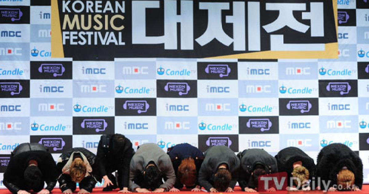 [TD포토] 'MBC 가요대제전' 슈퍼주니어 돌발상황, '새해 복 많이 받으세요'