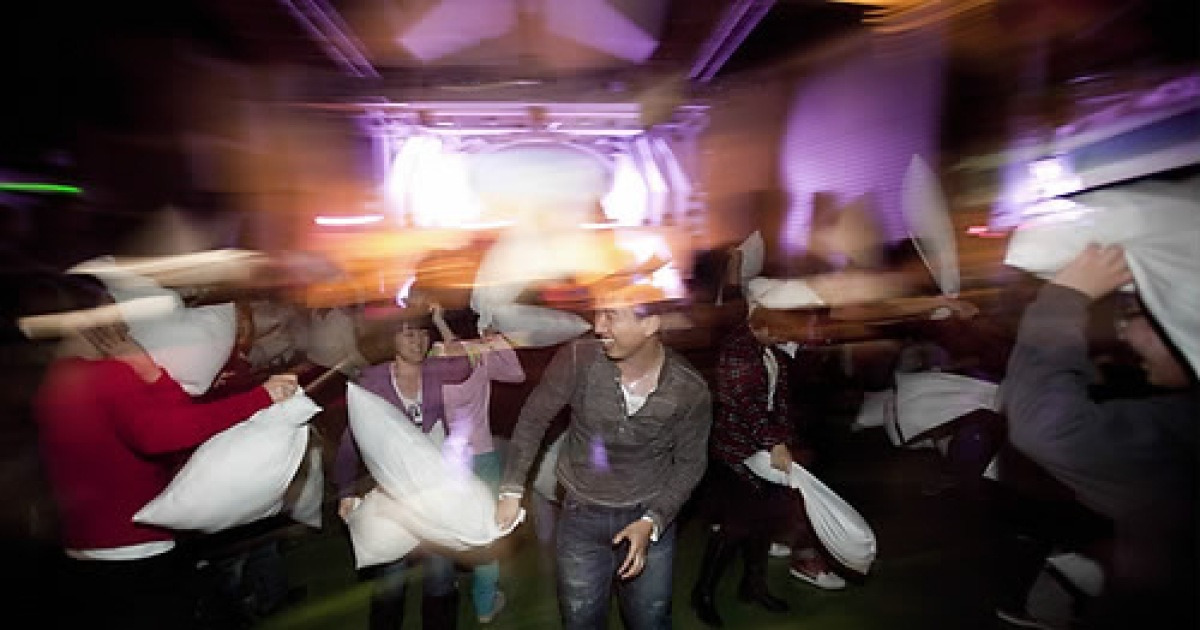 CHINA PILLOW FIGHT PARTY