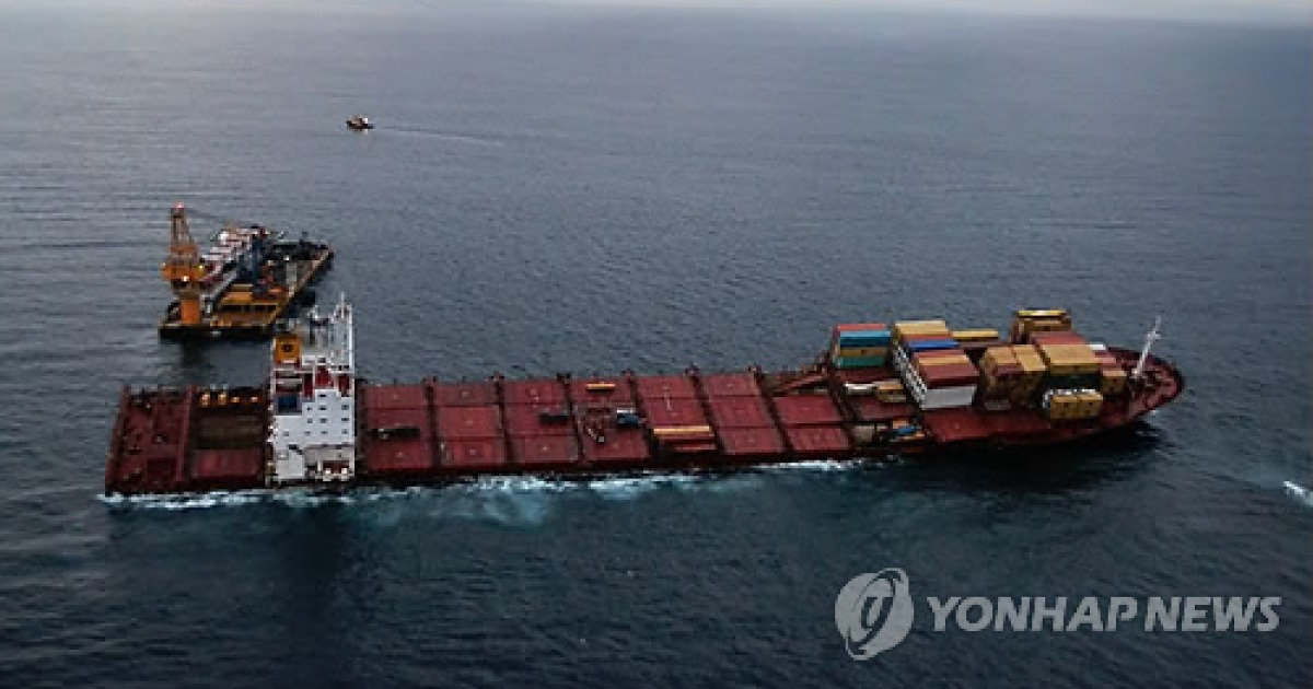 NEW ZEALAND RENA CARGO SHIP RECOVERY