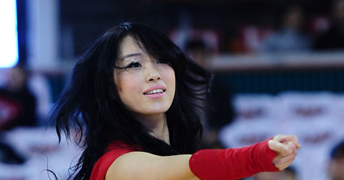 [mk포토] 치어리더, '섹시한 핫팬츠 각선미'