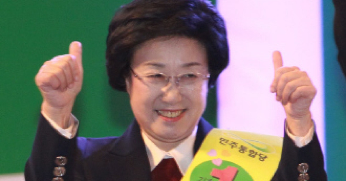 Han Myeong-sook wins comfortably in DUP leadership election
