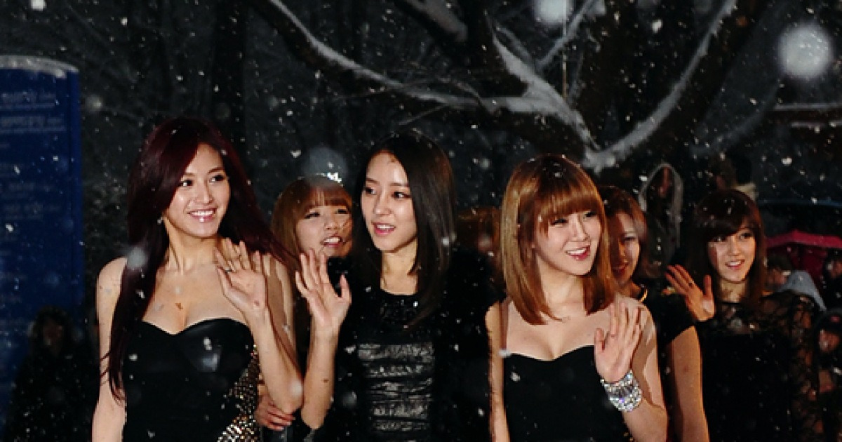 [TD포토] MBC뮤직페스티벌 레인보우, '화이트카펫 위 블랙카리스마'