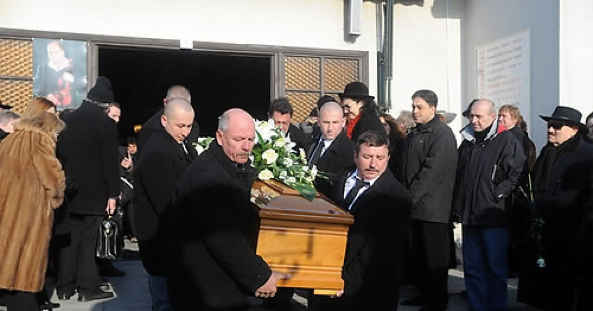 HUNGARY ITALY CRUISE AGROUND FUNERAL