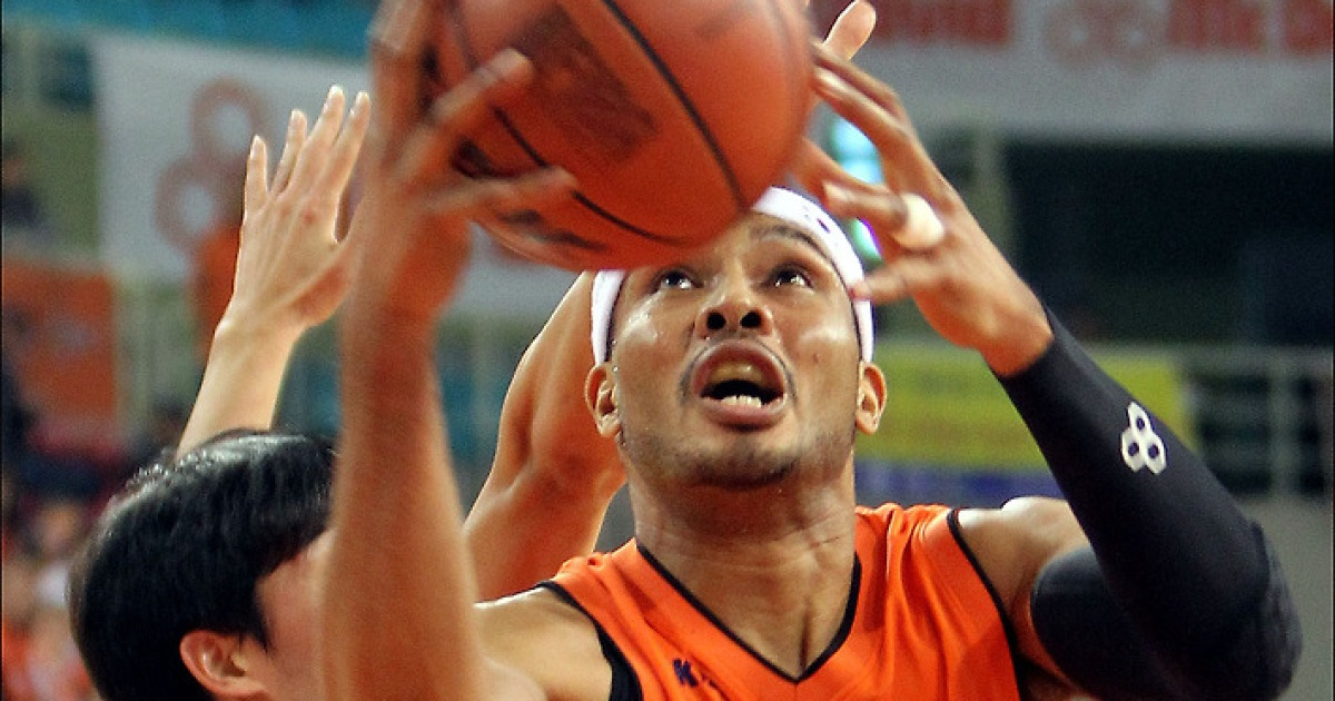 전자랜드, 문태종 앞세워 KCC에 승리..KCC'4연패'