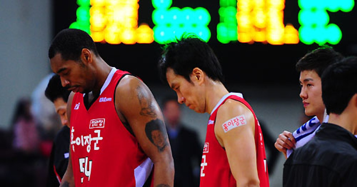 [mk포토] 고개 떨군 KGC 아쉬운 패배