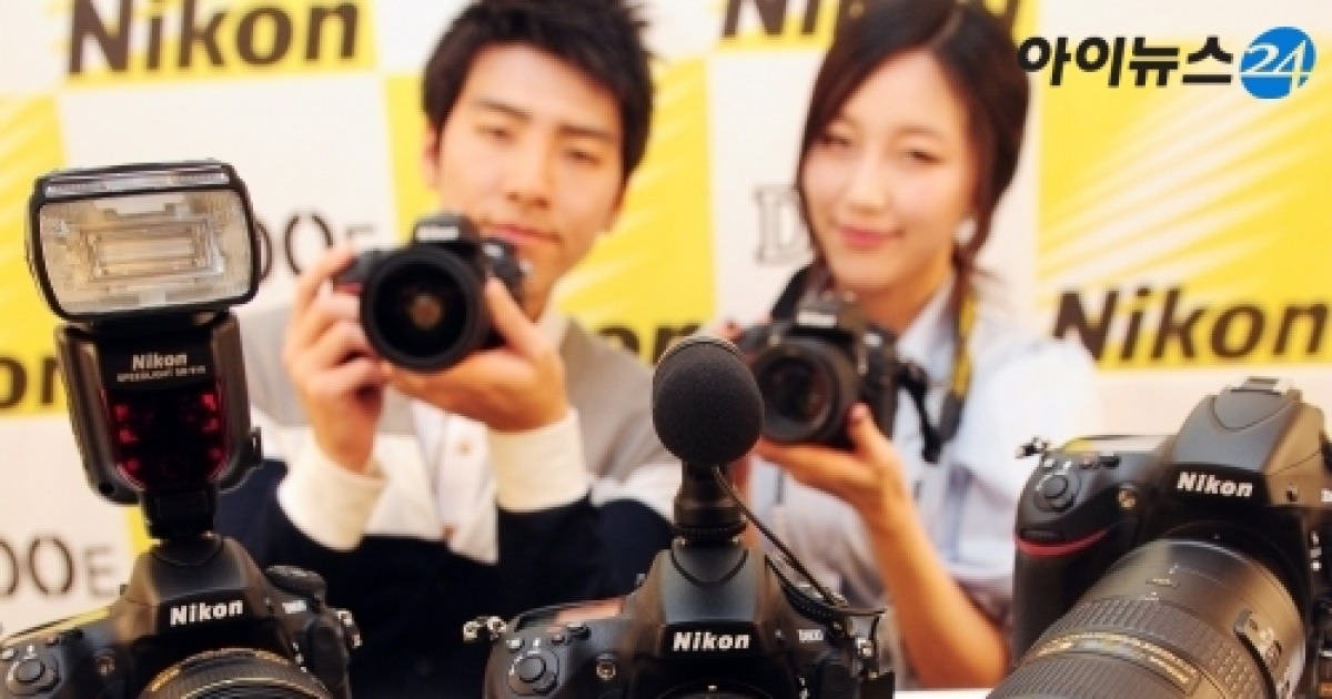 니콘 "DSLR D800은 D700 후속기 아니다"