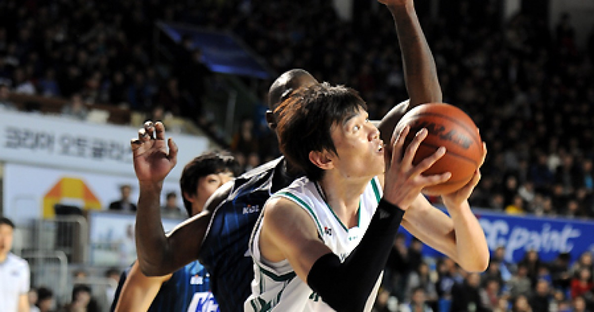 '김주성 17점' 동부, KCC 꺾고 42승-16연승 신기록