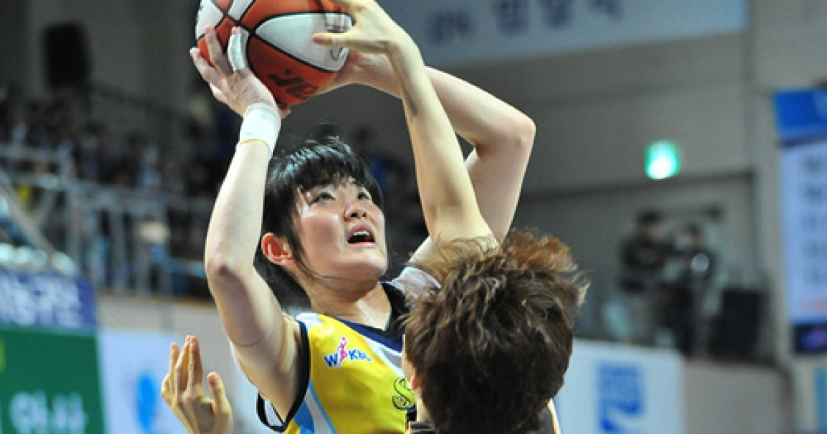 [WKBL] 이연화 '막어도 슛을 성공시킨다'