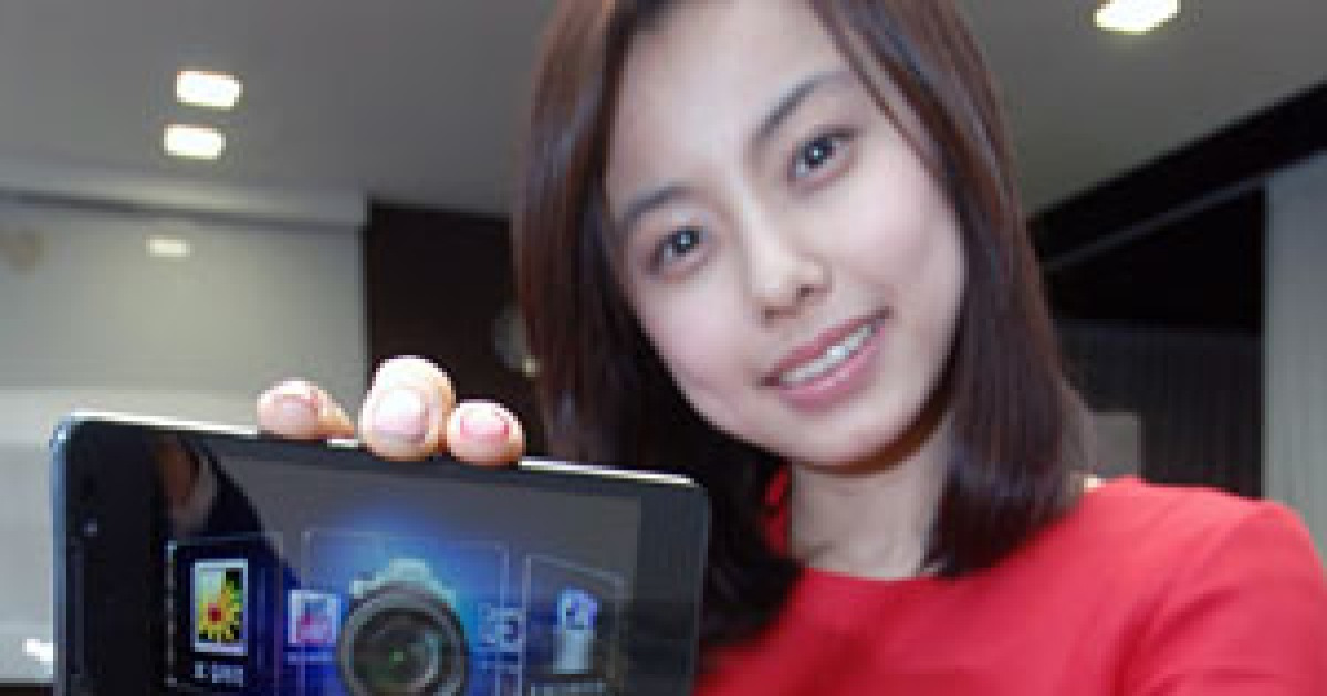 3차원 영상 편집 자유자재.. LG '옵티머스 3D 큐브' 출시