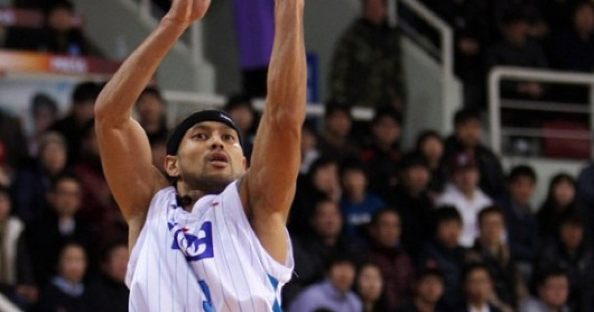 '전태풍 21점' KCC, KGC 꺾고 3연패 탈출