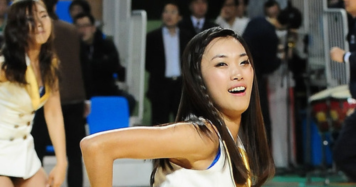 [사진]KCC 치어리더,'섹시한 힙라인!'