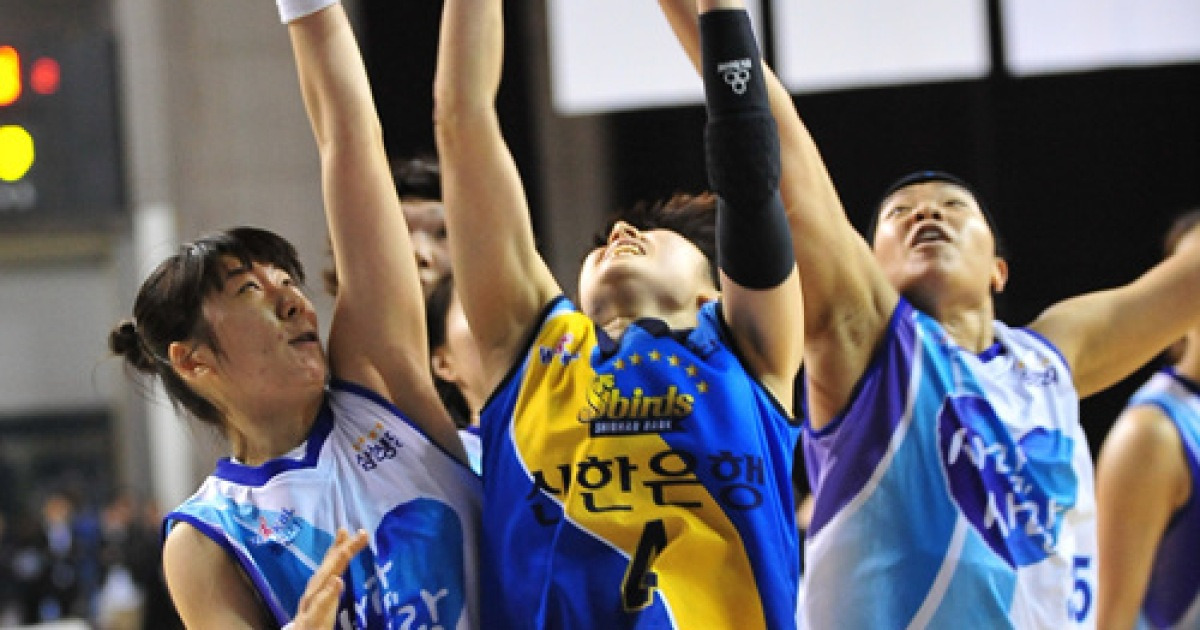 [WKBL] 최윤아 '강하게 뚫고 올라서 슛!'