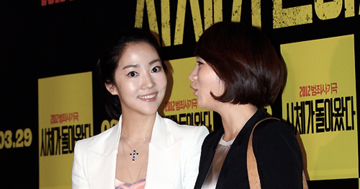 [포토엔]이범수 아내 이윤진 남편 내조하러 왔어요