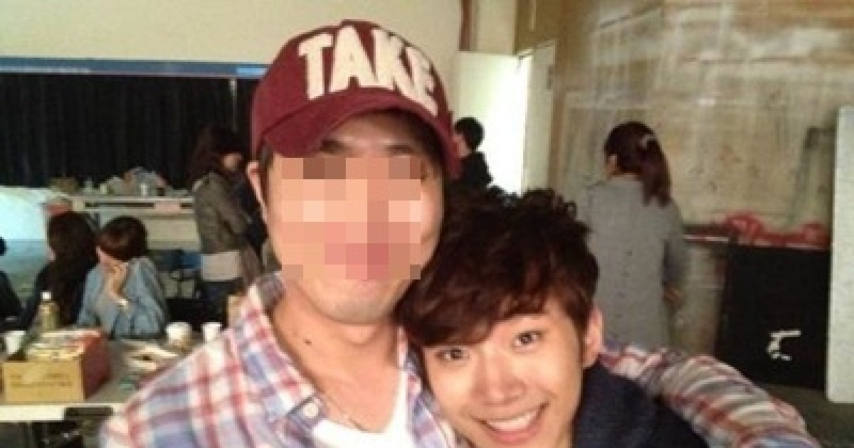 2PM 준호, 캐스팅 한 은인과 '포옹샷'