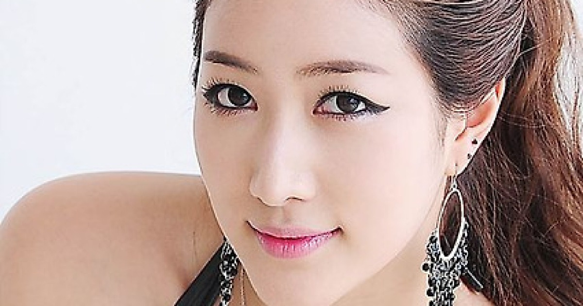 [bnt포토] 레이싱모델 강혜진, 눈길잡는 가슴라인