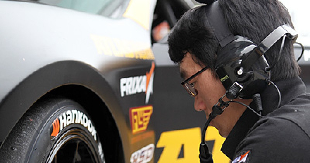 [bnt포토] '2012 KSF' 타이어 교체는 신속 정확하게~