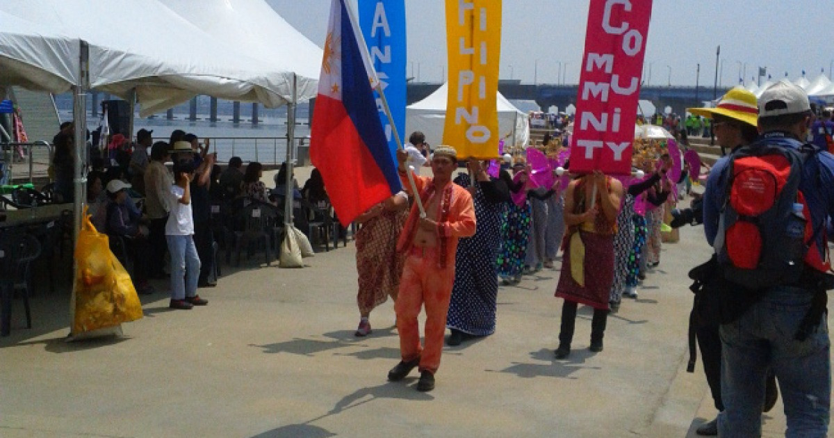 Filipinos honor migrant workers