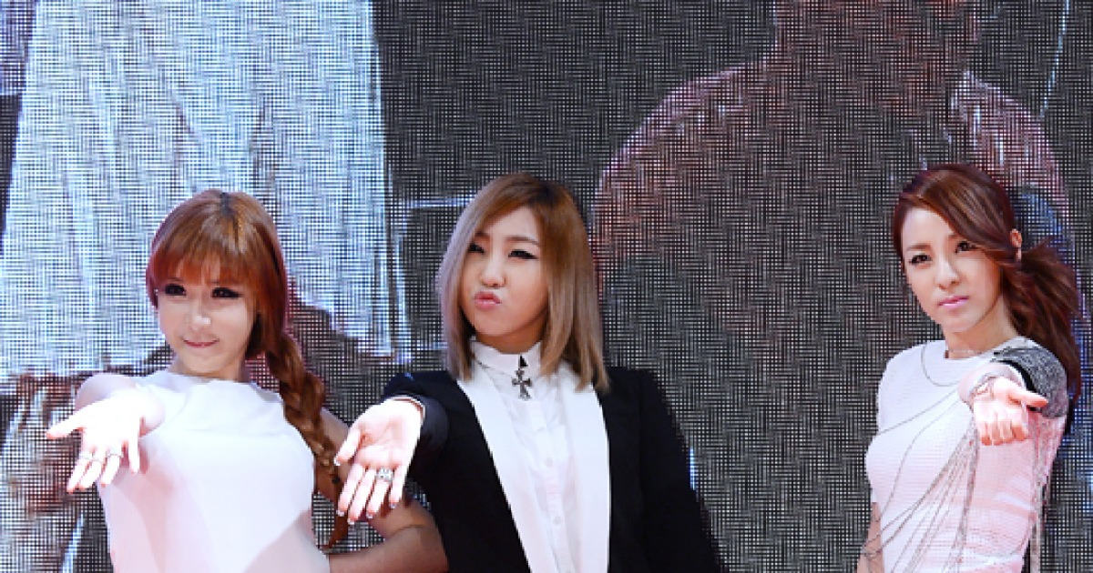 [TD포토] 2NE1 '스파이더맨 팬이에요~'