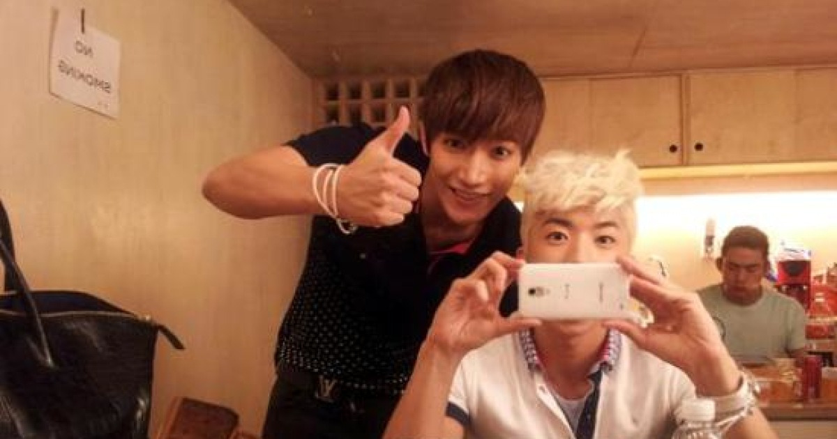 2PM 우영 솔로 데뷔에 준수 '화이팅', 택연은 '먹기만'?