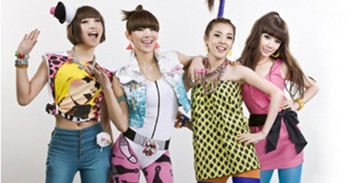 깜찍에서 도발까지, 2NE1 패션 변천사