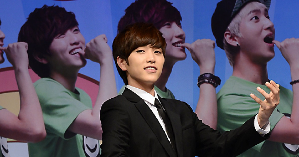 [TD포토] B1A4 산들 '예비아빠의 완벽한 포즈'