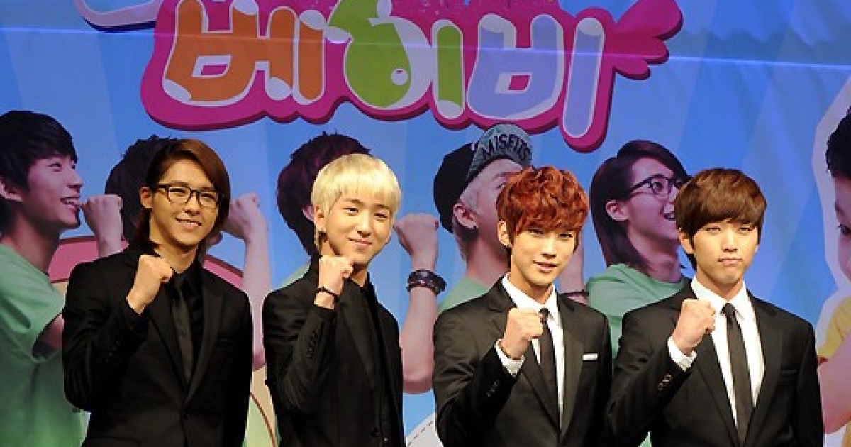 [T포토 l B1A4] '올블랙 카리스마'(헬로 베이비)